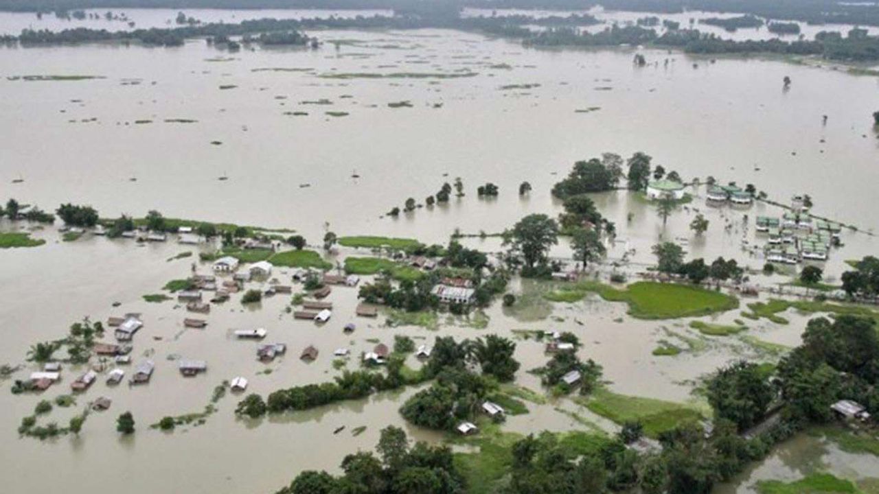 At least 112 dead after heavy monsoon rainfall triggers floods in India - Doğruhaber