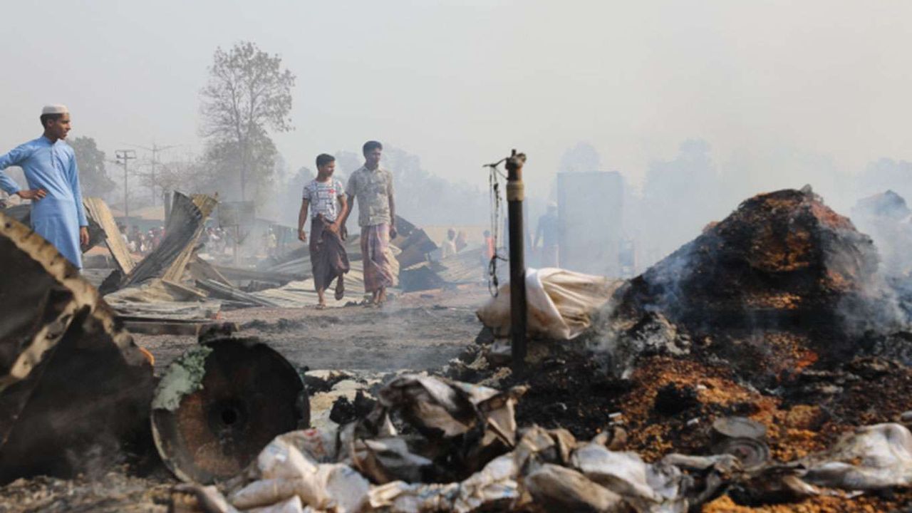Devastating fire destroys Rohingya refugee camps in Bangladesh: 15 Dead ...