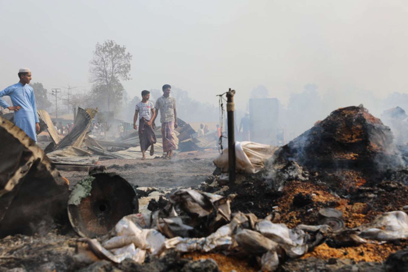 Devastating fire destroys Rohingya refugee camps in Bangladesh: 15 Dead ...