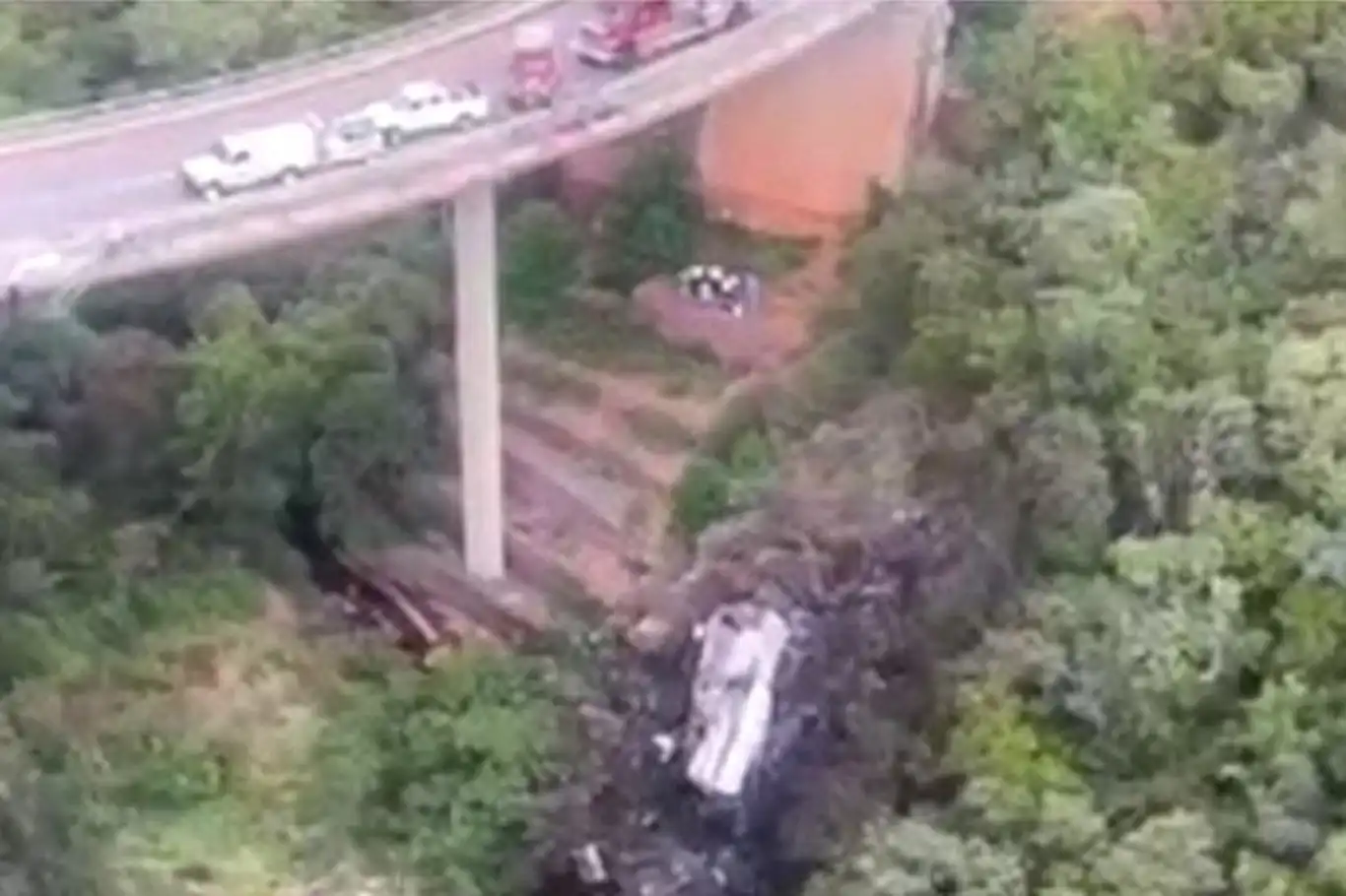 Devastating accident in South Africa: 45 killed as bus plunges off ...